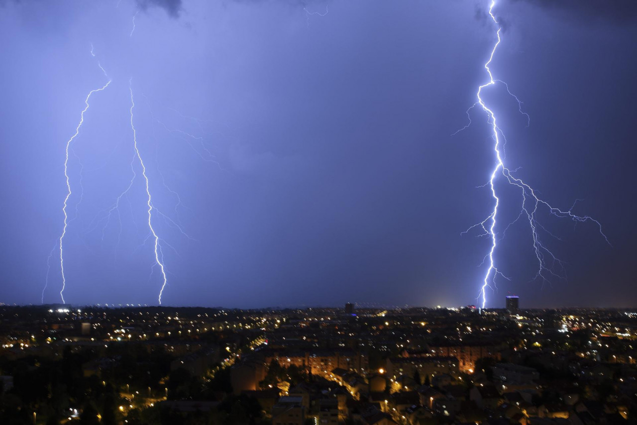 Slobodna Dalmacija - Panika na letu za Zagreb, munja udarila u avion ...