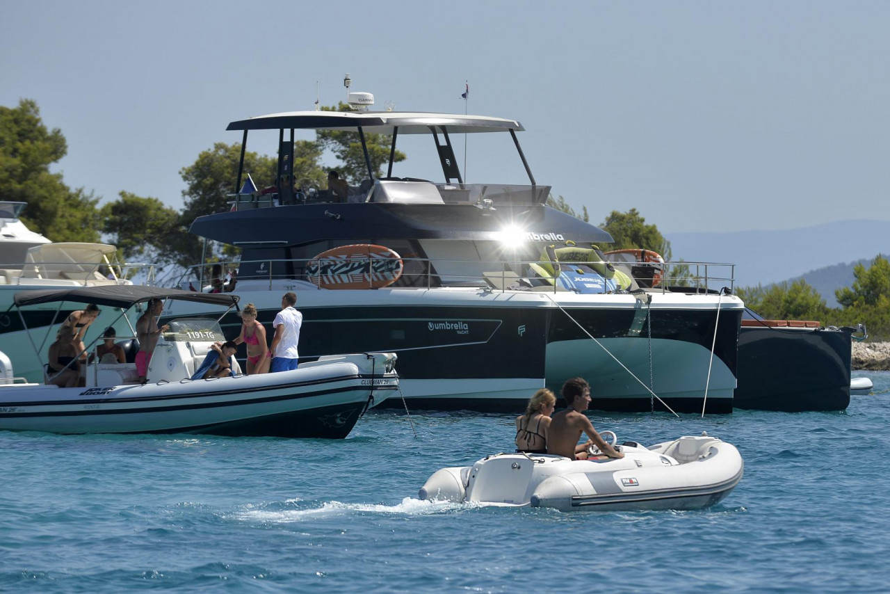 Otvoreno more - Ronioci kupe smeće koje nautičari bacaju po jadranskim ...