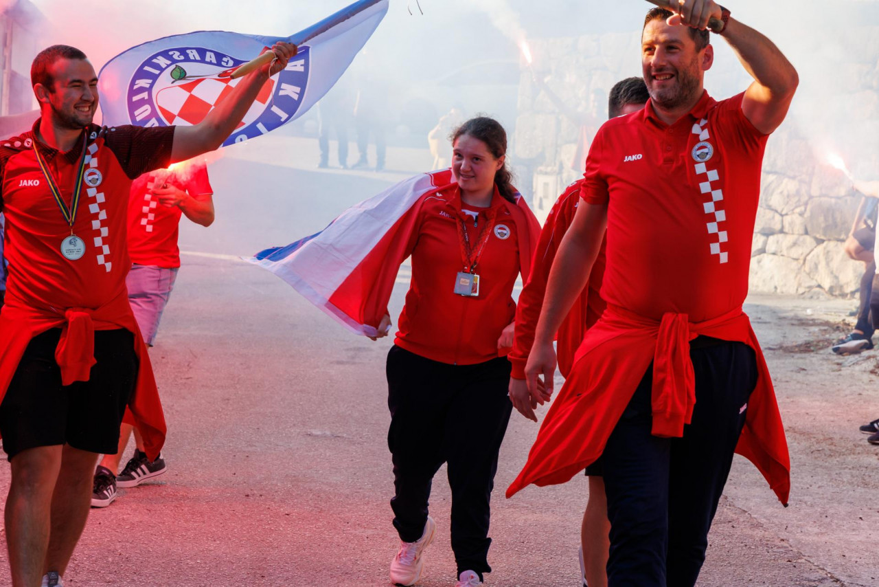 Slobodna Dalmacija - Prve balote zavaljala je s četiri godine, a sada ...