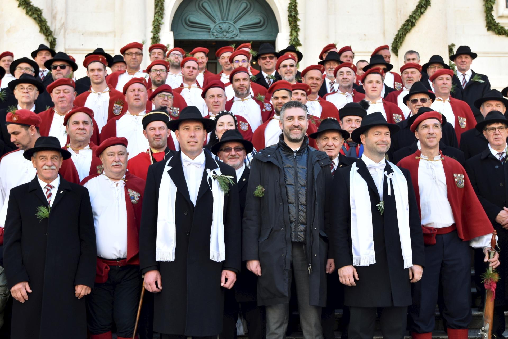 Dubrovački - Spušten je parčev barjak, završena je 1052. Festa svetog ...