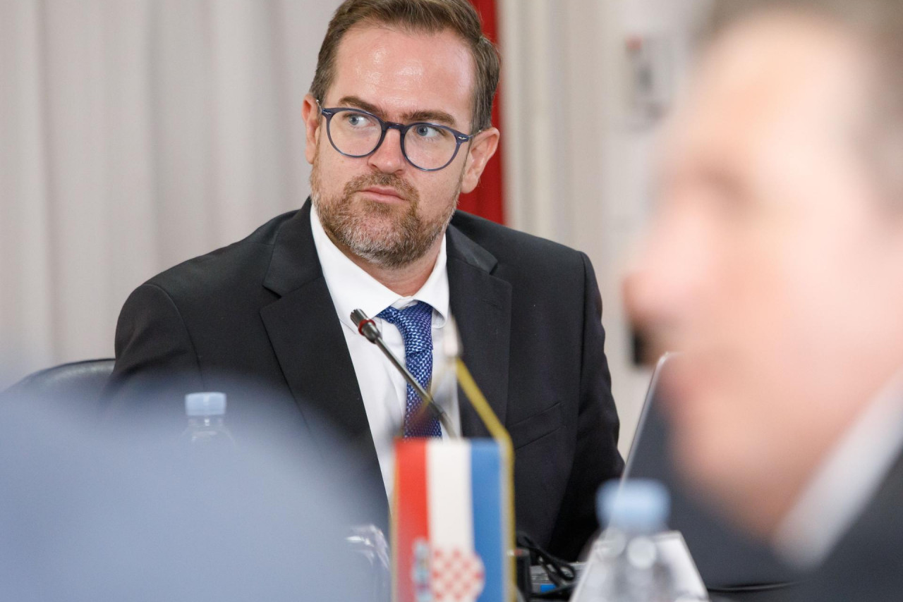 Slobodna Dalmacija - Damir Barbir najavio uvođenje građanskog odgoja u ...