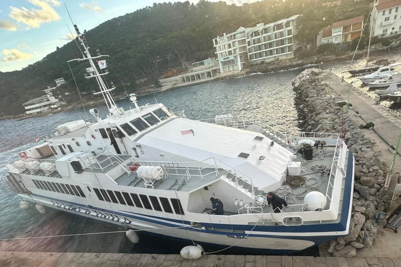Slobodna Dalmacija - Prilikom pristajanja u Božavu na Dugom otoku ...