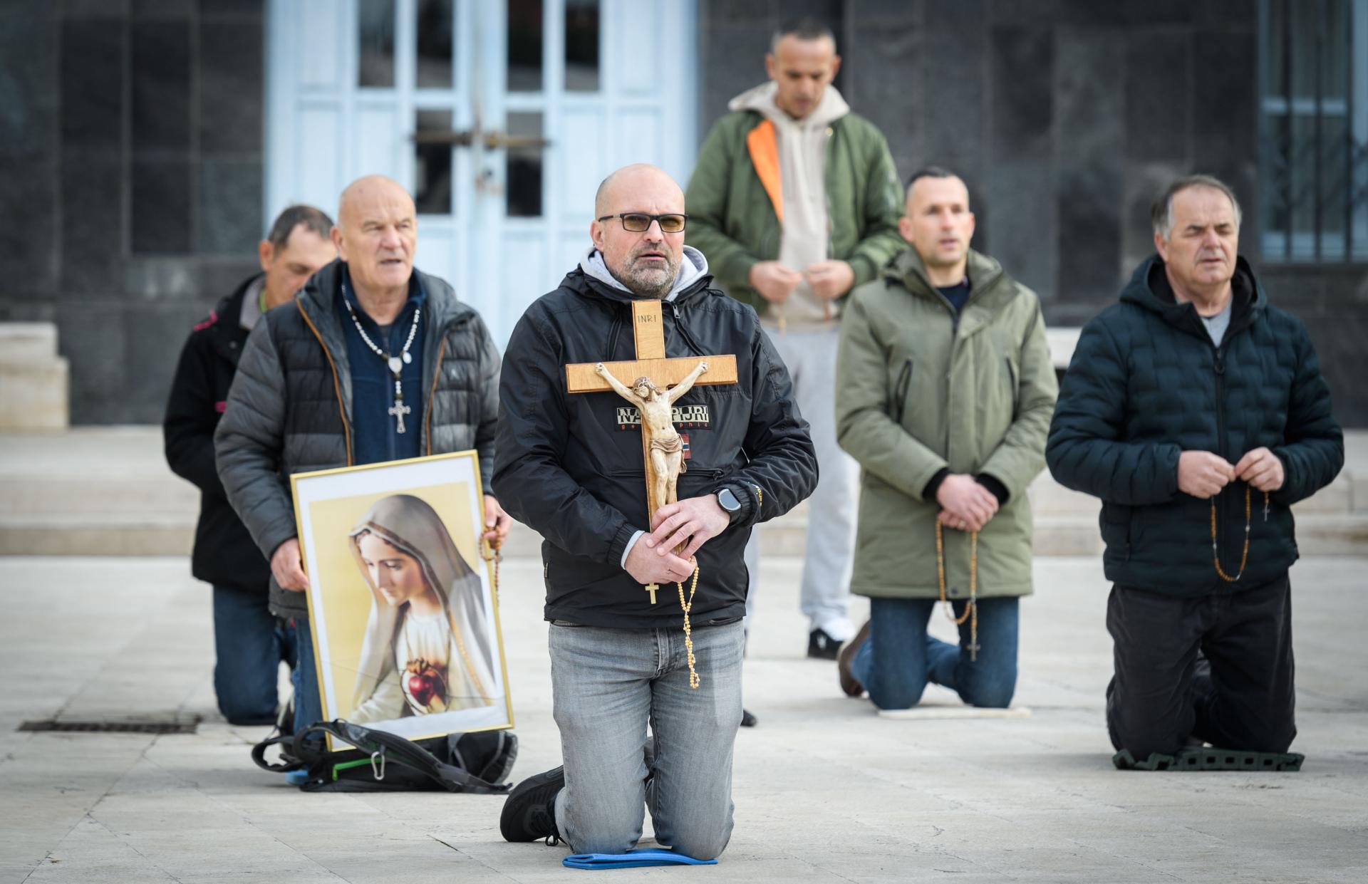 Slobodna Dalmacija - Prva je subota u mjesecu- to znači da su molitelji ...