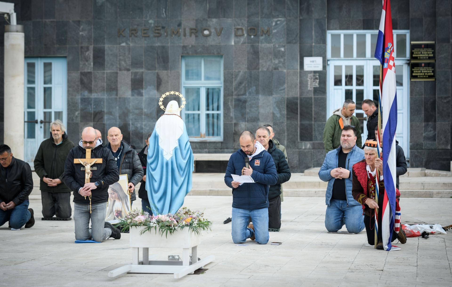 Slobodna Dalmacija - Prva je subota u mjesecu- to znači da su molitelji ...