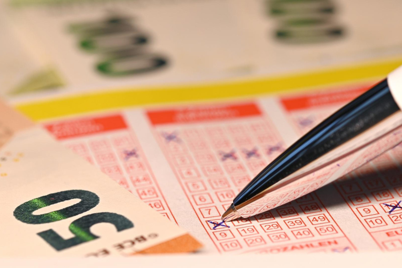 Slobodna Dalmacija - Nevjerojatna priča: pronašao loto listić dok je ...