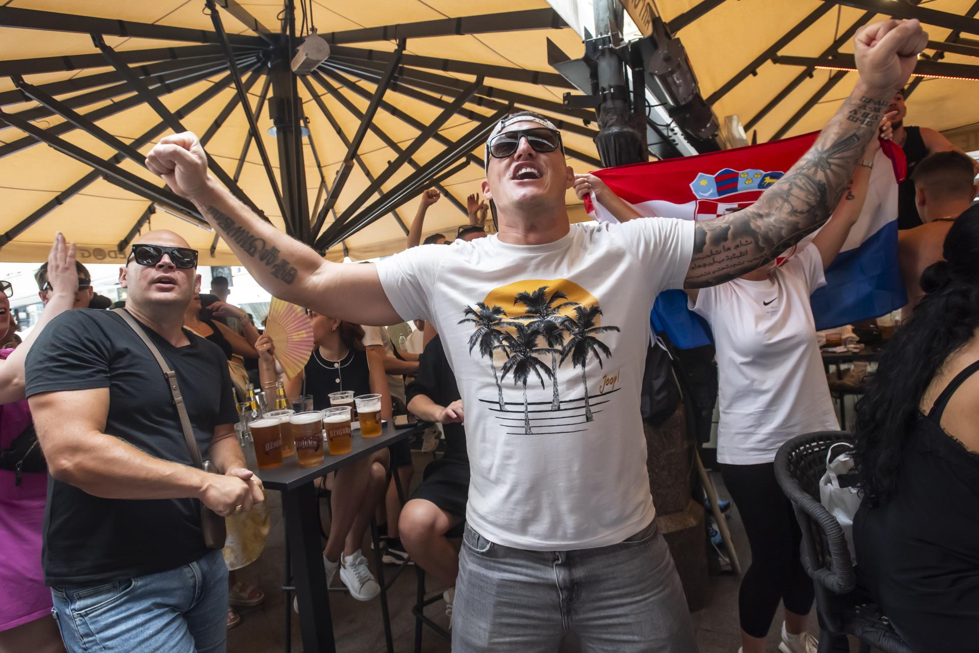 Slobodna Dalmacija - Pogledajte atmosferu totalne ludnice u srcu ...