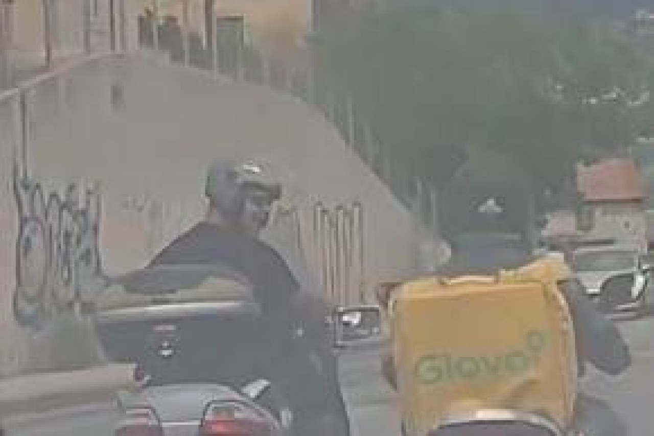 Slobodna Dalmacija - Ovo je dno dna! Pogledajte kako motorist nasred ...