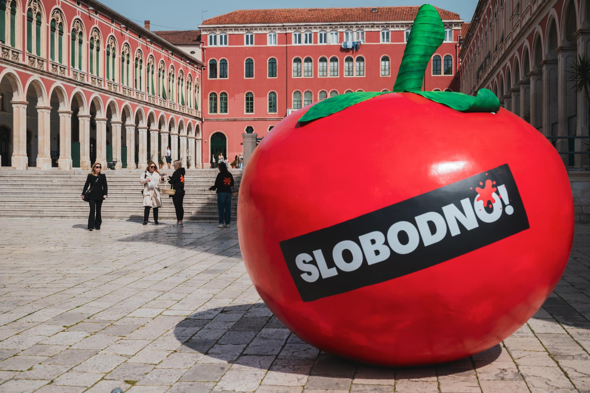 Slobodna Dalmacija - Pomidora koja je osvojila Split: poruka „Slobodno ...