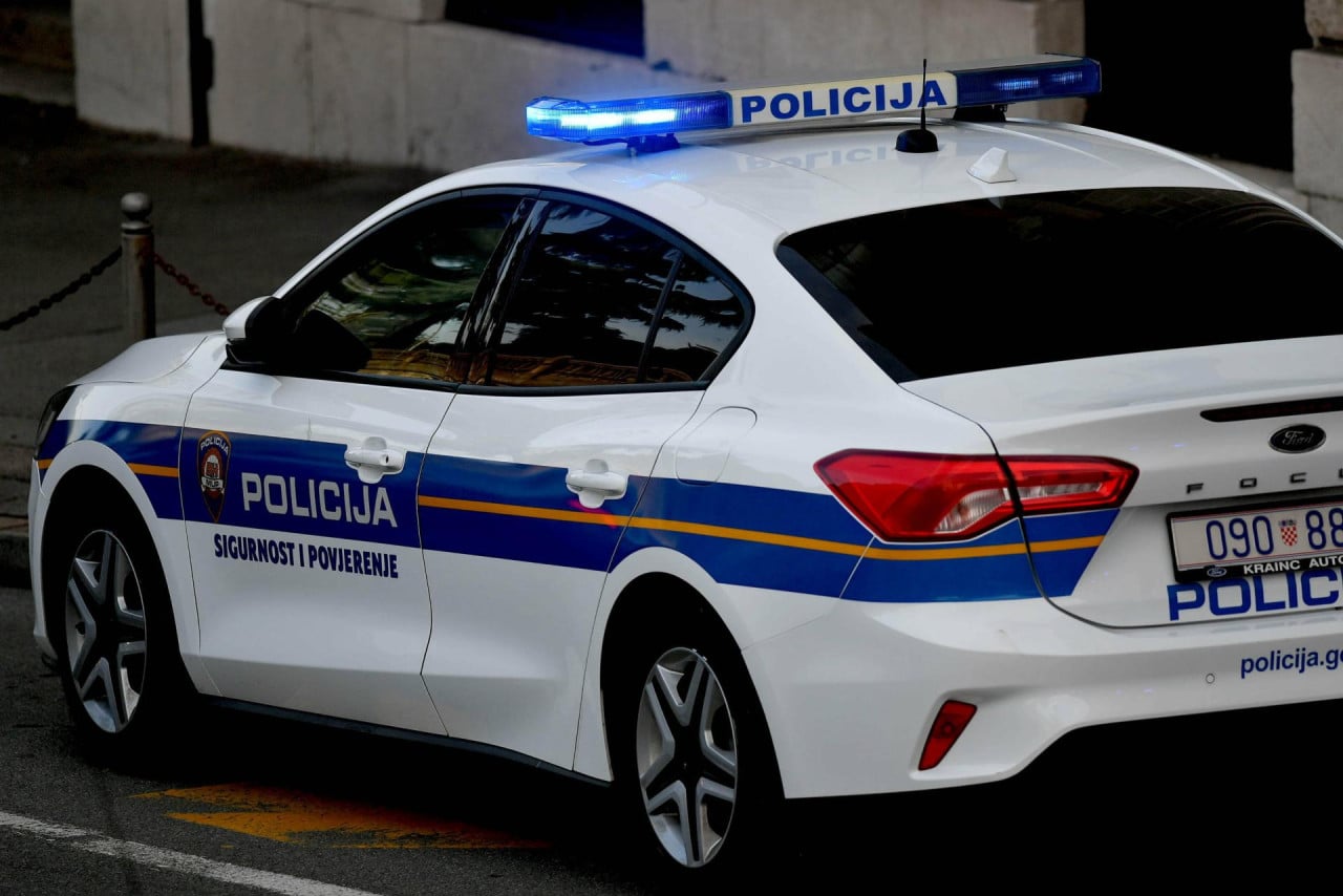 Slobodna Dalmacija - Upad iz noćne more: Motoristi demolirali kafić ...
