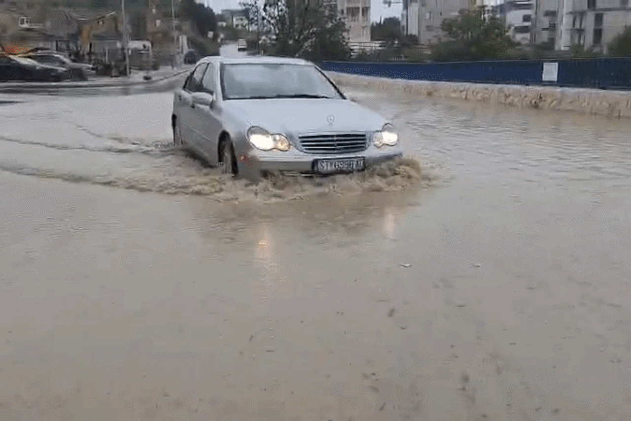 Slobodna Dalmacija - VIDEO Katastrofa na Žnjanu - sve pod vodom, na ...